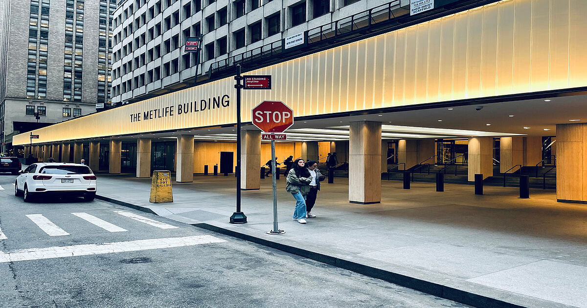 The MetLife Building, New York City | Glasfabrik Lamberts