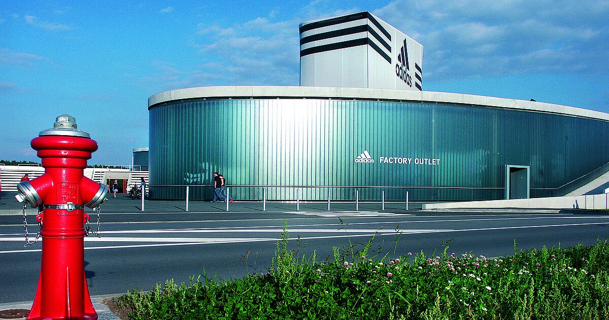 Adidas Factory Outlet, Herzogenaurach | Glasfabrik Lamberts